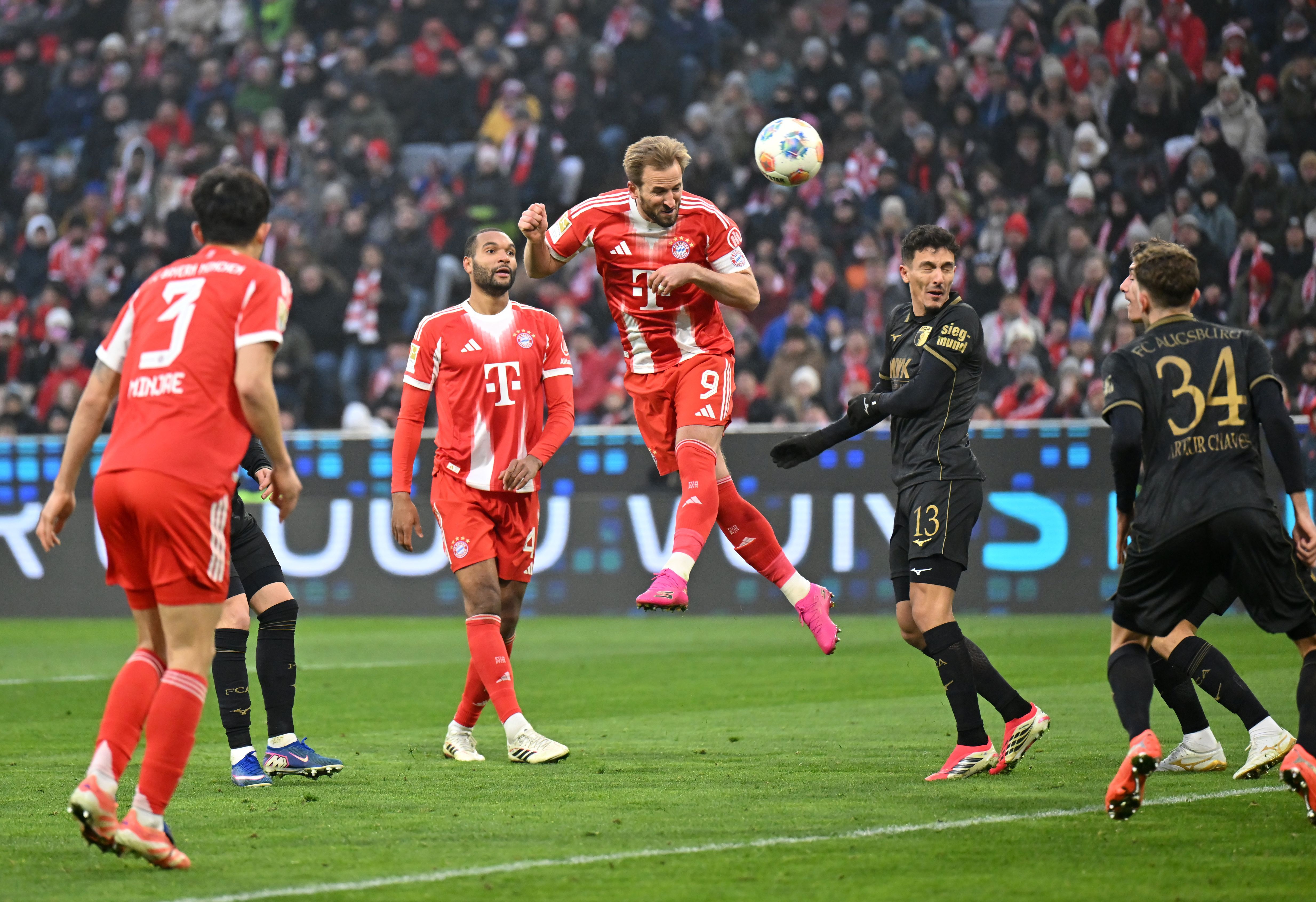 Bayern Múnich sufre una derrota, Augsburg se burla de Kane con un meme ...