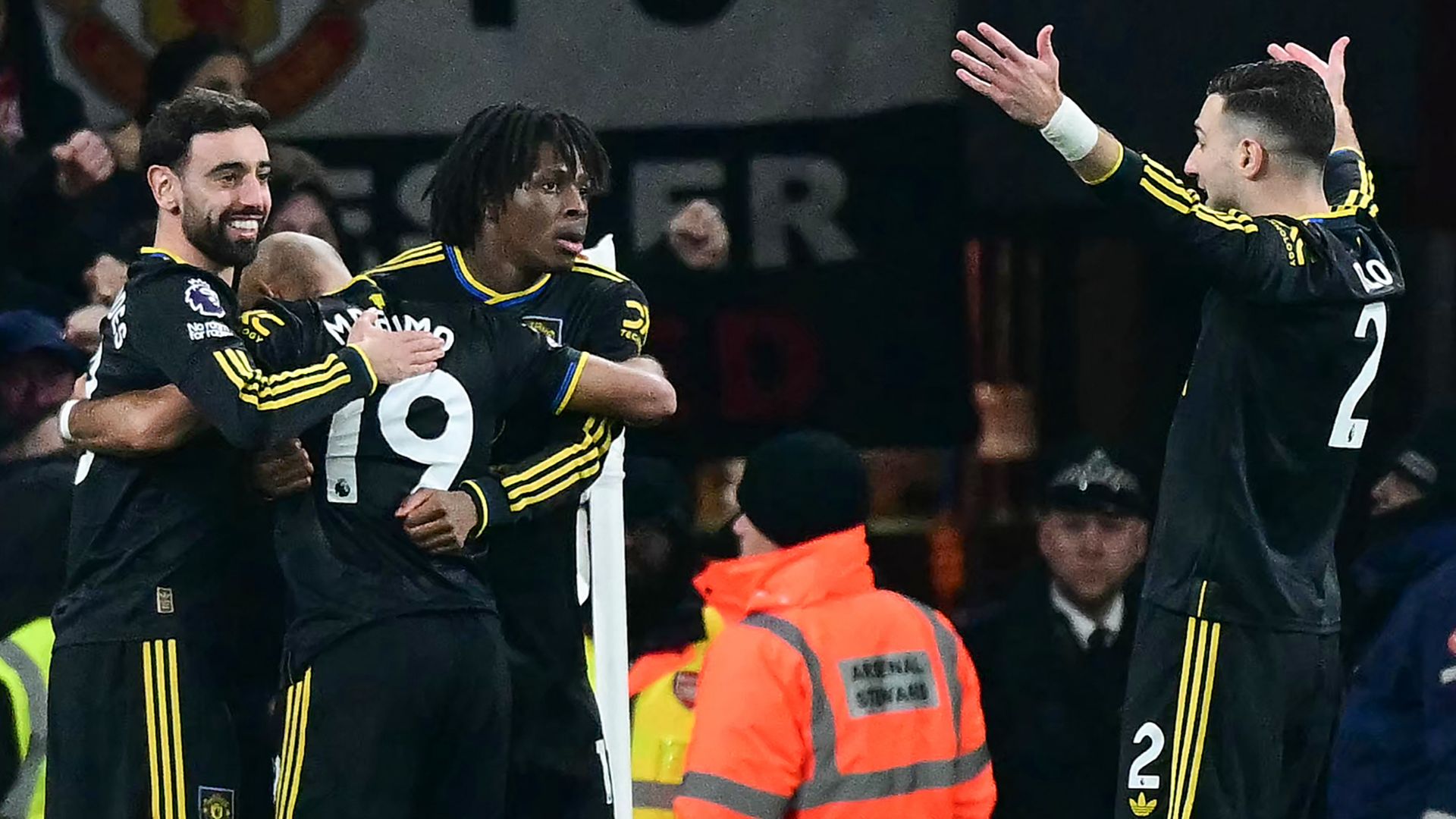 Patrick Dorgu brilla en el Manchester United con su nuevo rol como ...